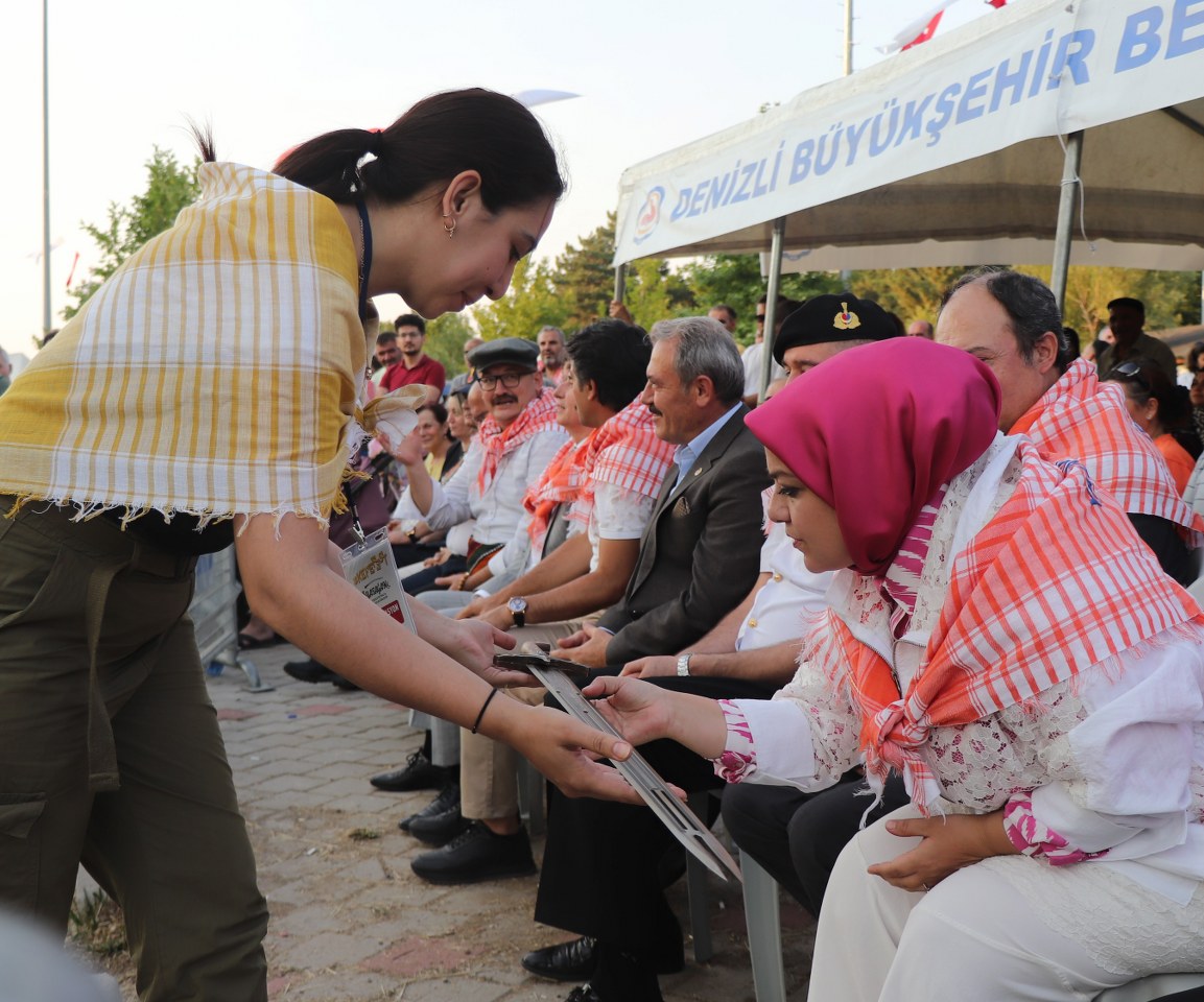 Denizli Milletvekili Sema Silkin Ün, çeyrek asırlık festivalde Yatağan ...